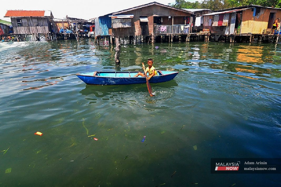 Life on the ocean waves for Sabah’s water villages | MalaysiaNow