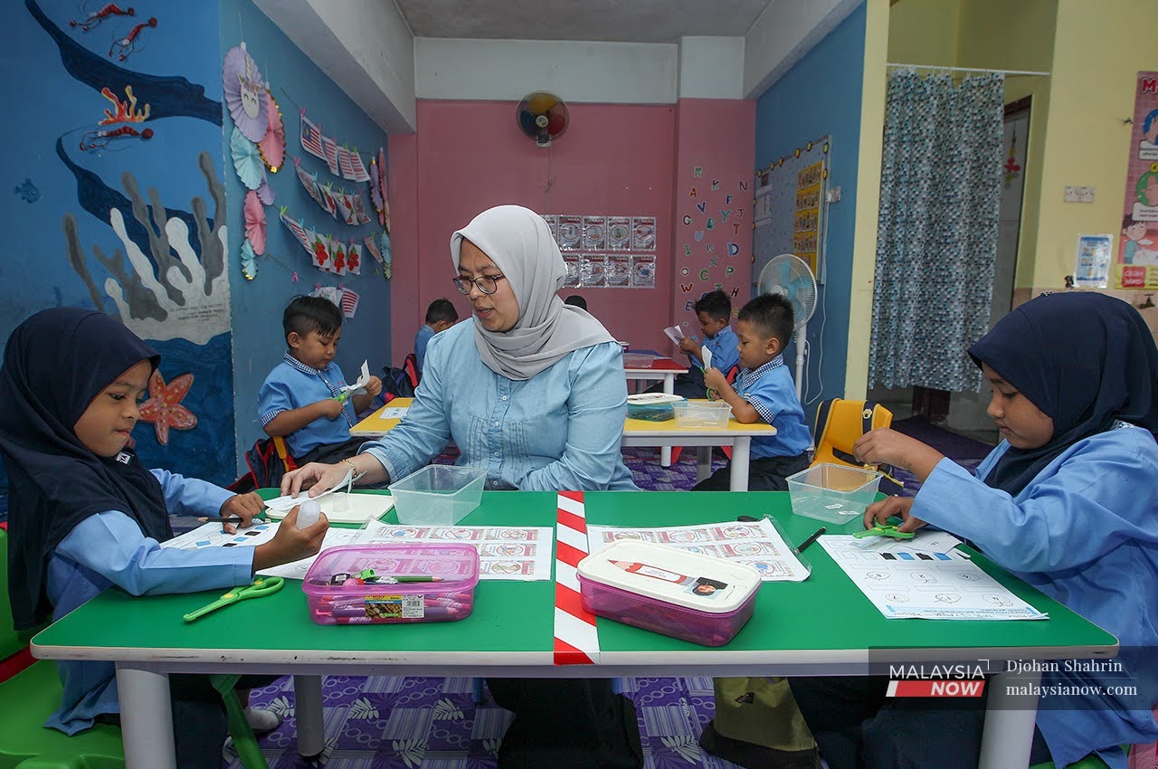 Sesi persekolahan murid prasekolah, Tahun 1,2 bermula hari ini ...