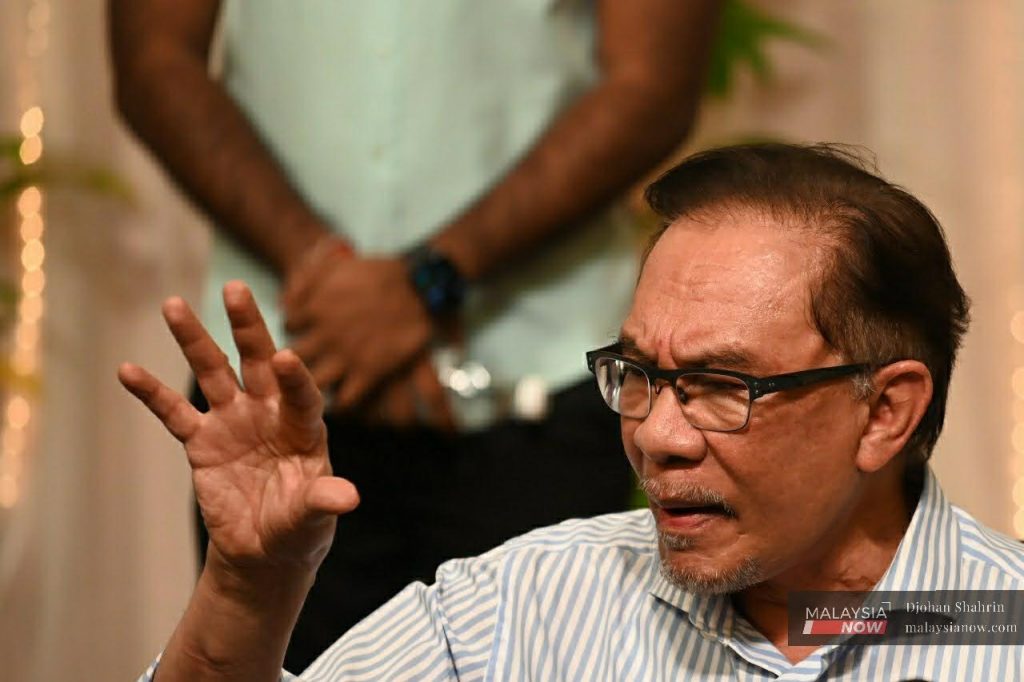Anwar turns to ex-AG over claims ruling MPs spared from 1MDB charges ...