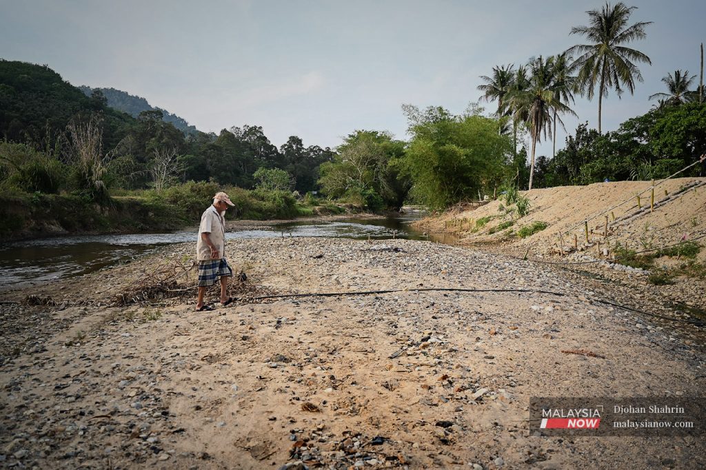 The long trek for water in Kedah interior | MalaysiaNow
