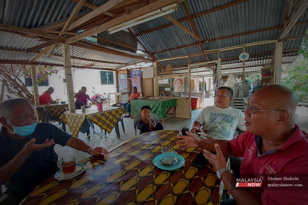 The long trek for water in Kedah interior | MalaysiaNow