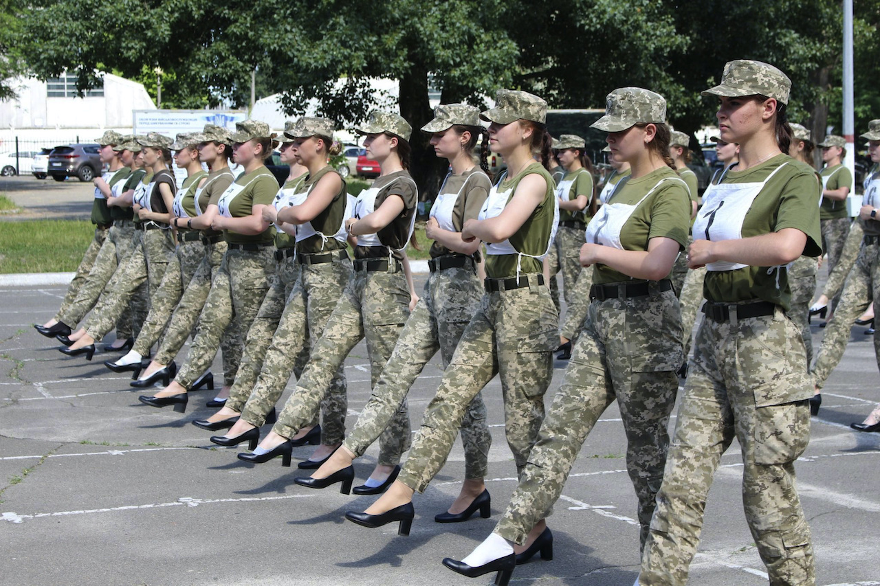 Ukrainian army defends female soldiers drilling in high heels | MalaysiaNow