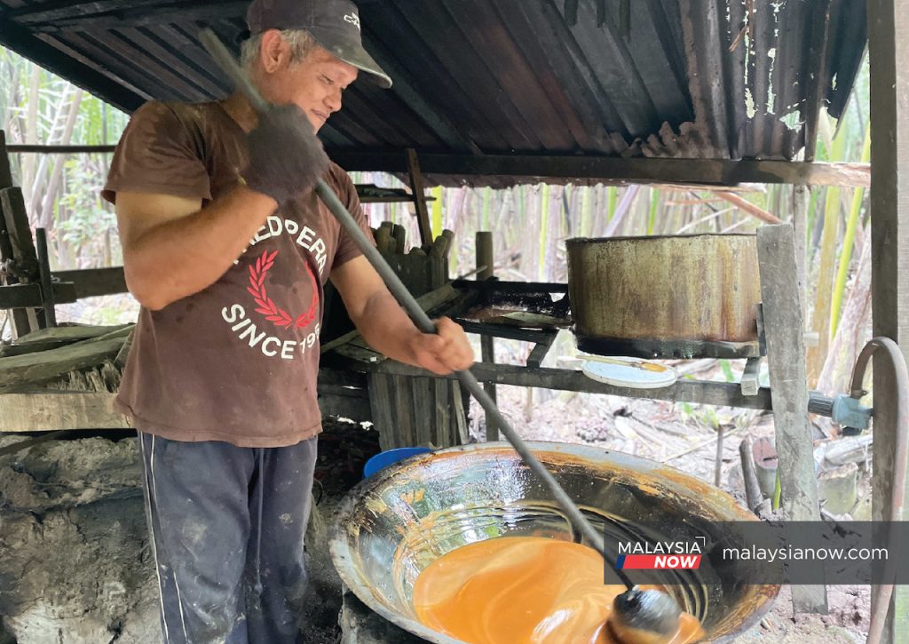 Covid-19 jejaskan perniagaan gula apong di Sarawak | MalaysiaNow