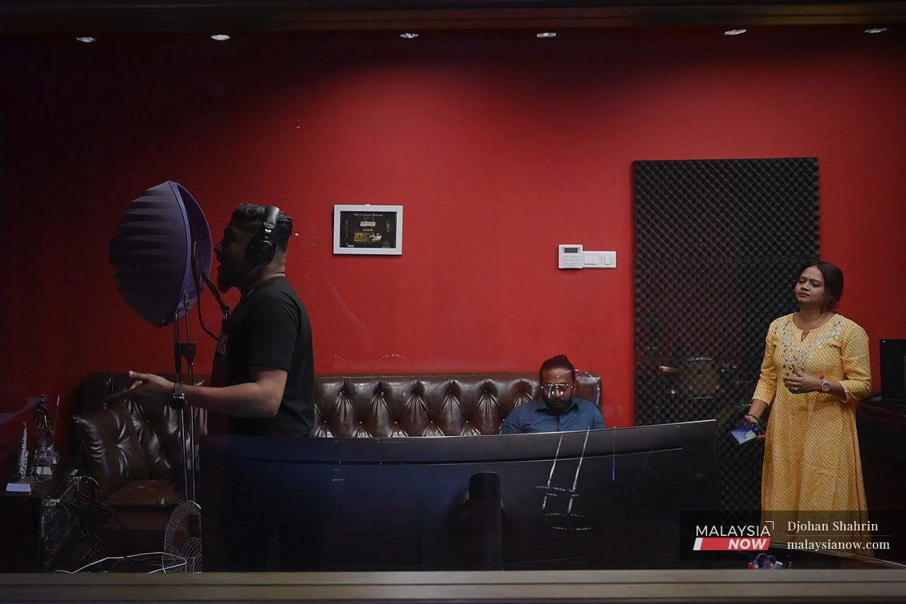 Inmate pens musical tribute to country from death row in Singapore ...