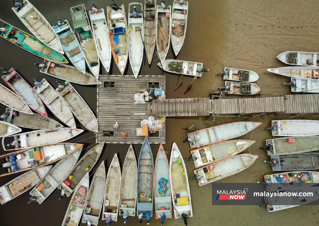 Sarawak fishermen stumped by dwindling catch | MalaysiaNow