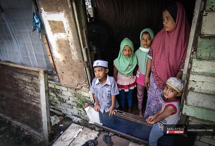 Raya suram bagi keluarga Rohingya di kampung setinggan | MalaysiaNow