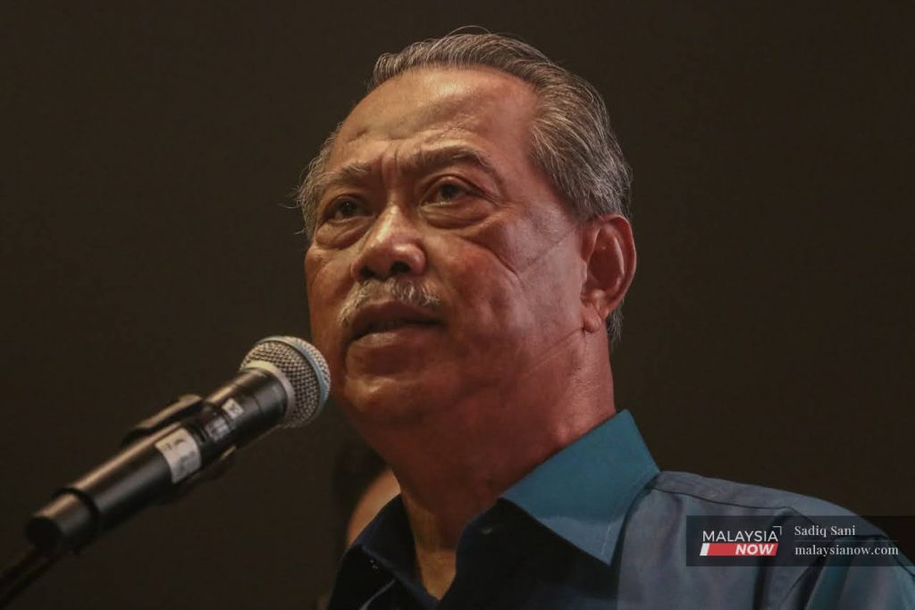 Zahid brought ‘stack of files’ when asking for help, Muhyiddin says ...