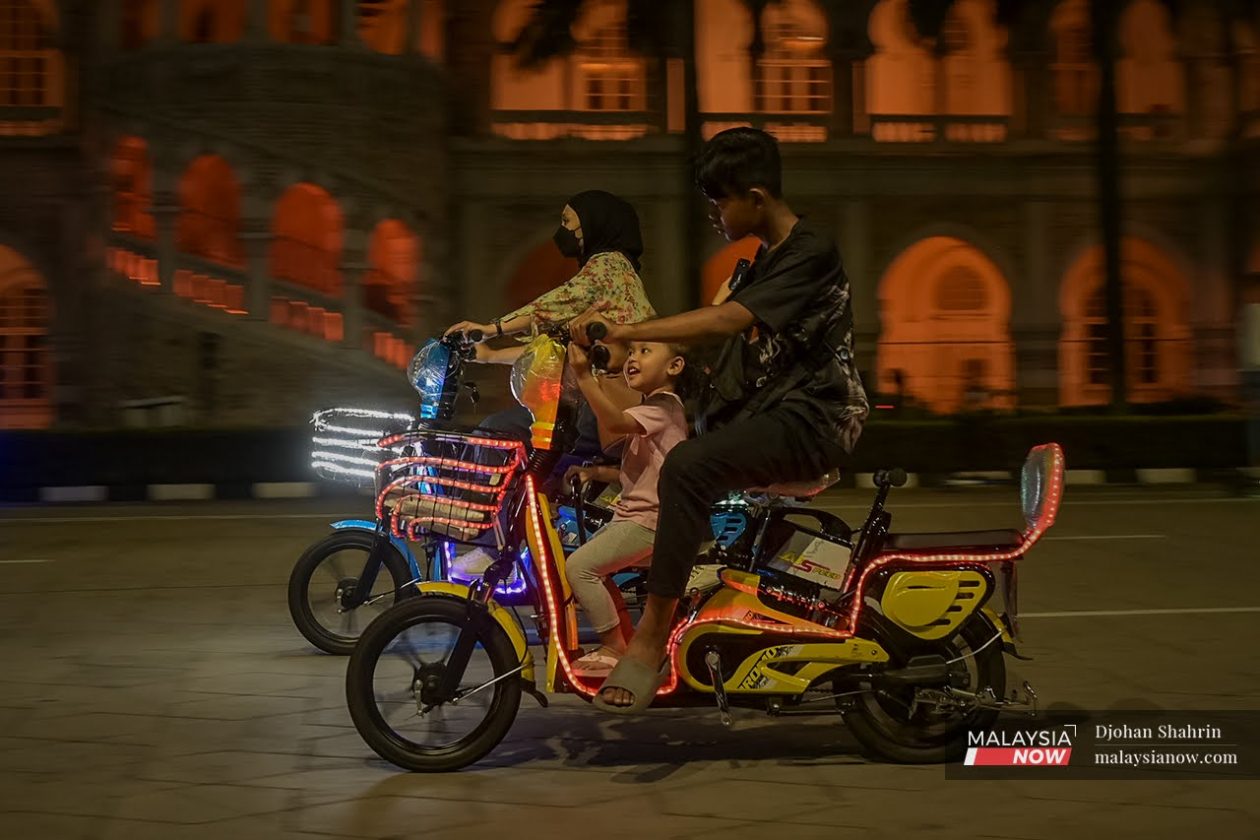 ‘Lepak’ culture: Once frowned on as social ill, now a family event ...