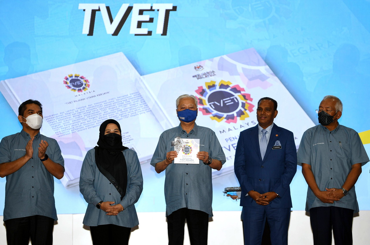 PM announces TVET scholarship programme for B40 students | MalaysiaNow