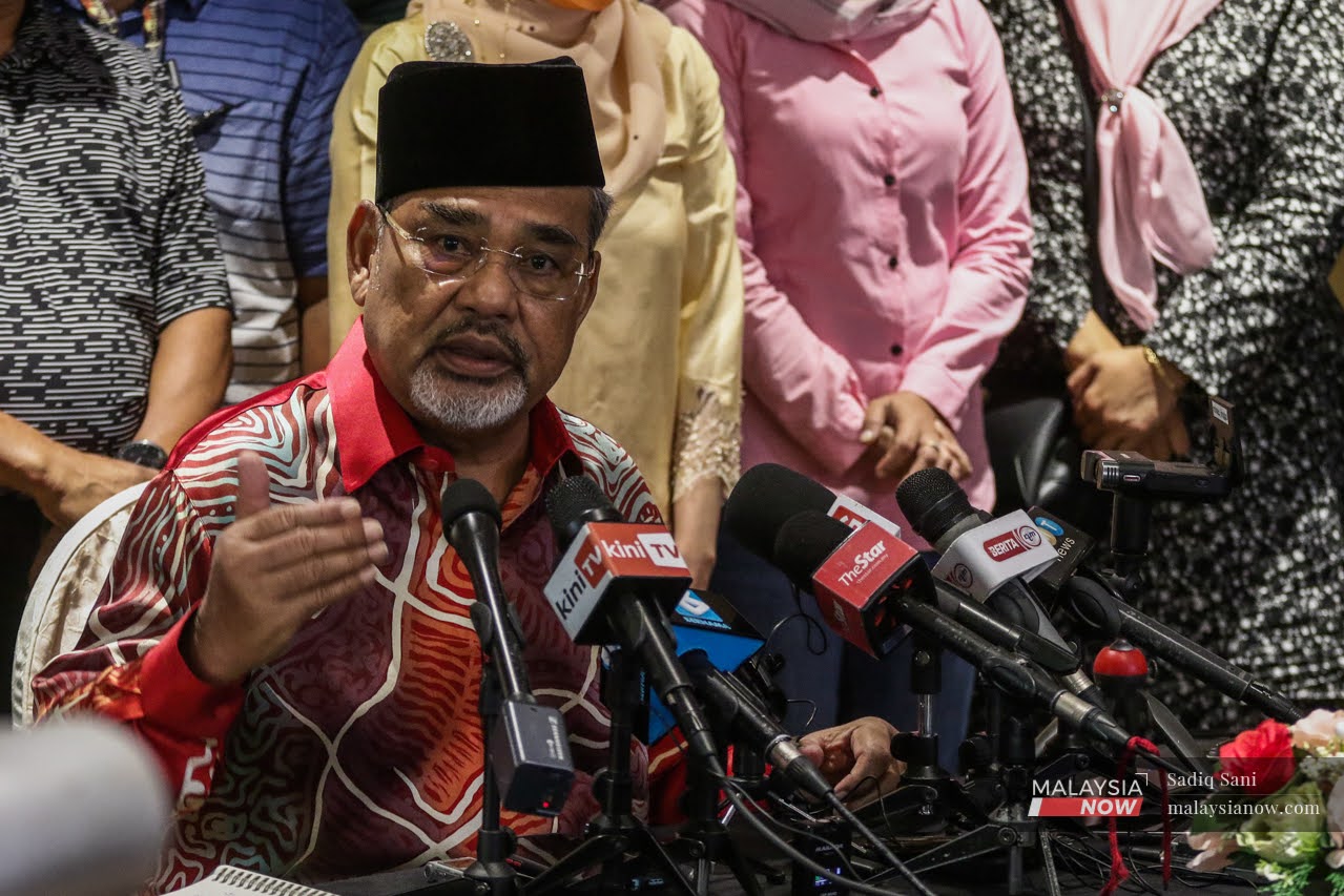 Tajuddin tells how Zahid campaigned to make Anwar PM | MalaysiaNow